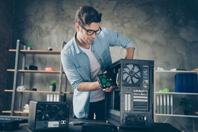 Quelles est la différence entre hardware et software