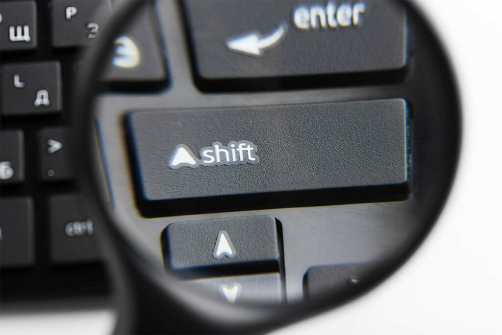 C'est quoi la touche shift : présentation et utilisation