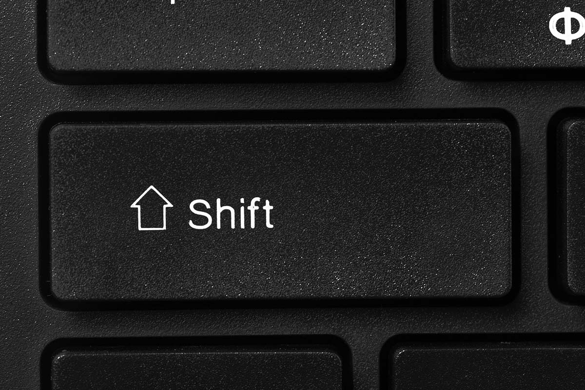 C'est quoi la touche shift : présentation et utilisation